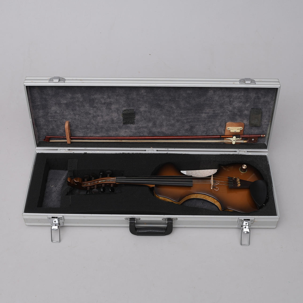 ELECTRIC VIOLIN, Bent Jensen, Falun. 4/4 with case and string ...