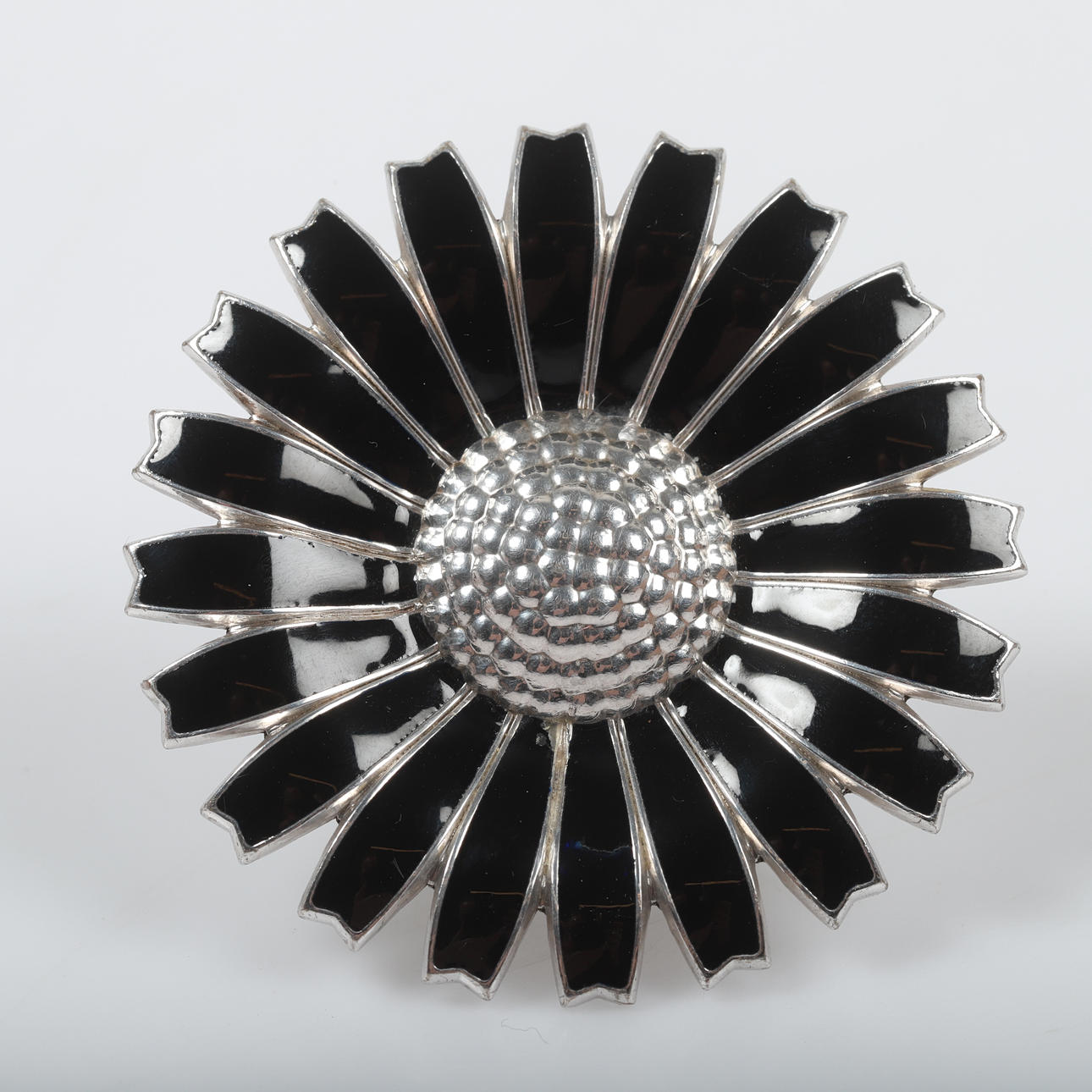 GEORG JENSEN. Ring, "Daisy", sterlingsilver med emaljerad dekor ...
