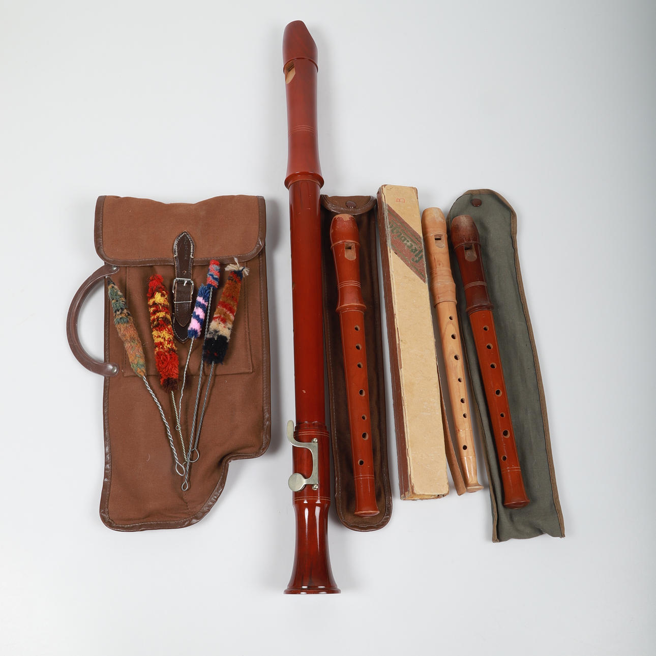 BLOCK FLUTES, 4 pieces, wood, fl. a. bass block flute, mostly Herwiga ...