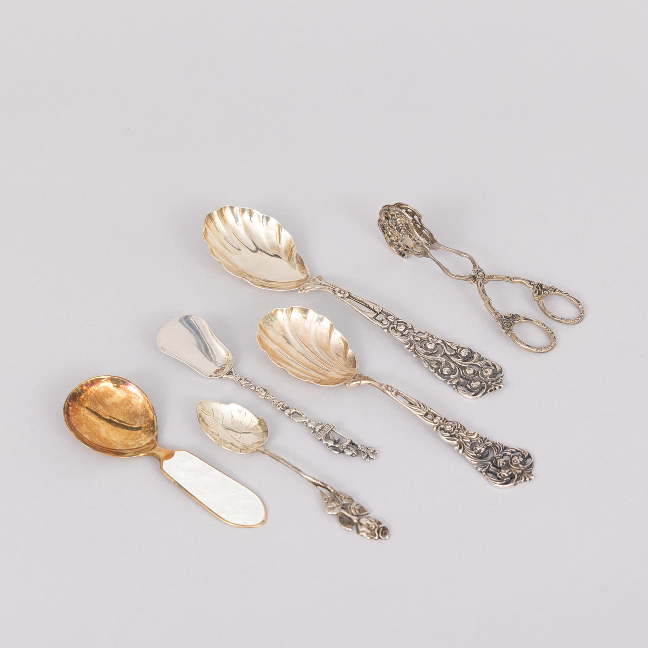 A set of six silver objects, 20th century. Silver & Metals - Silver - Auctionet