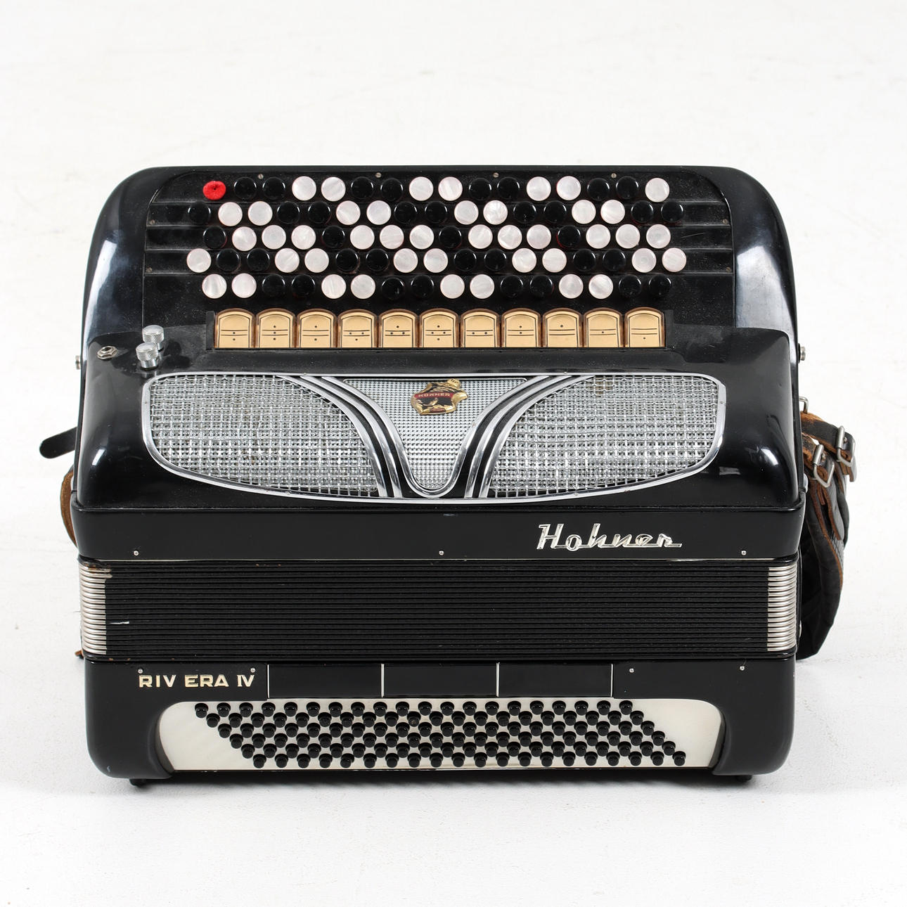 A 20th century Hohner Riviera IV accordion. Collectables - Musical ...