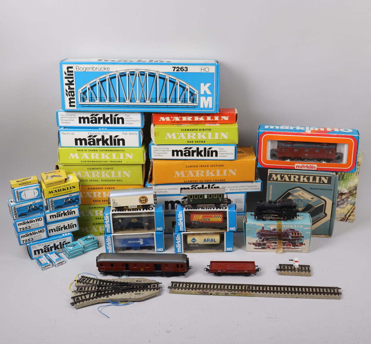 MODELLJÄRNVÄG, Märklin, Tyskland, diverse lok, vagnar, trafo och spår ...