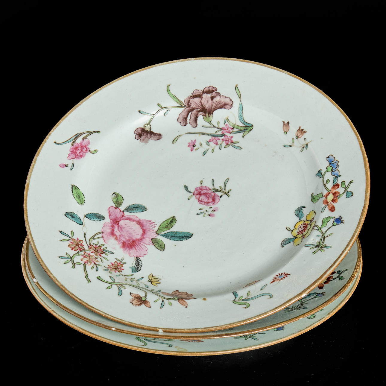 Three Chinese plates, 17th/19th century, famille rose. Asiatica ...