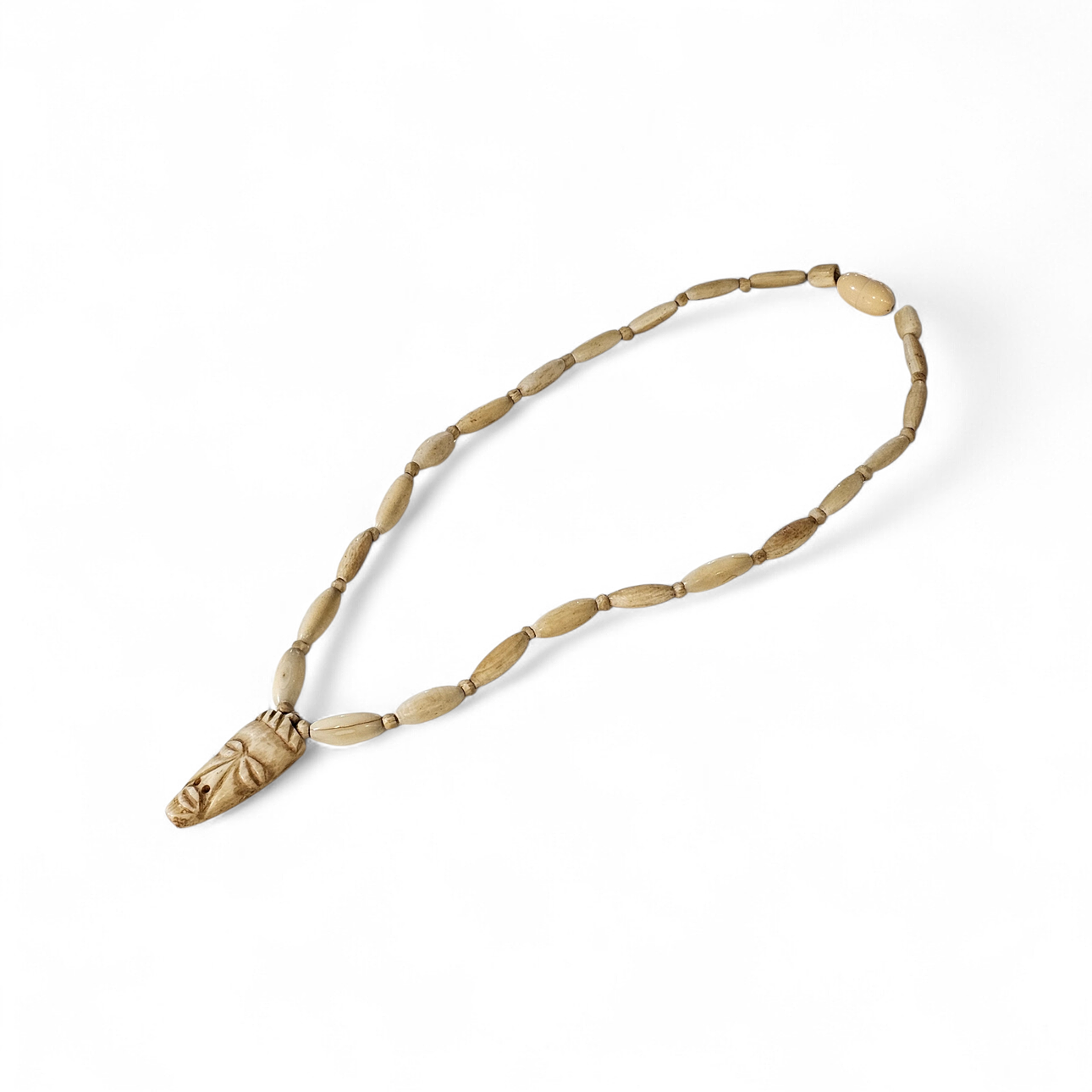 Tribal necklace in bone. Ethnographica - African tribal art - Auctionet