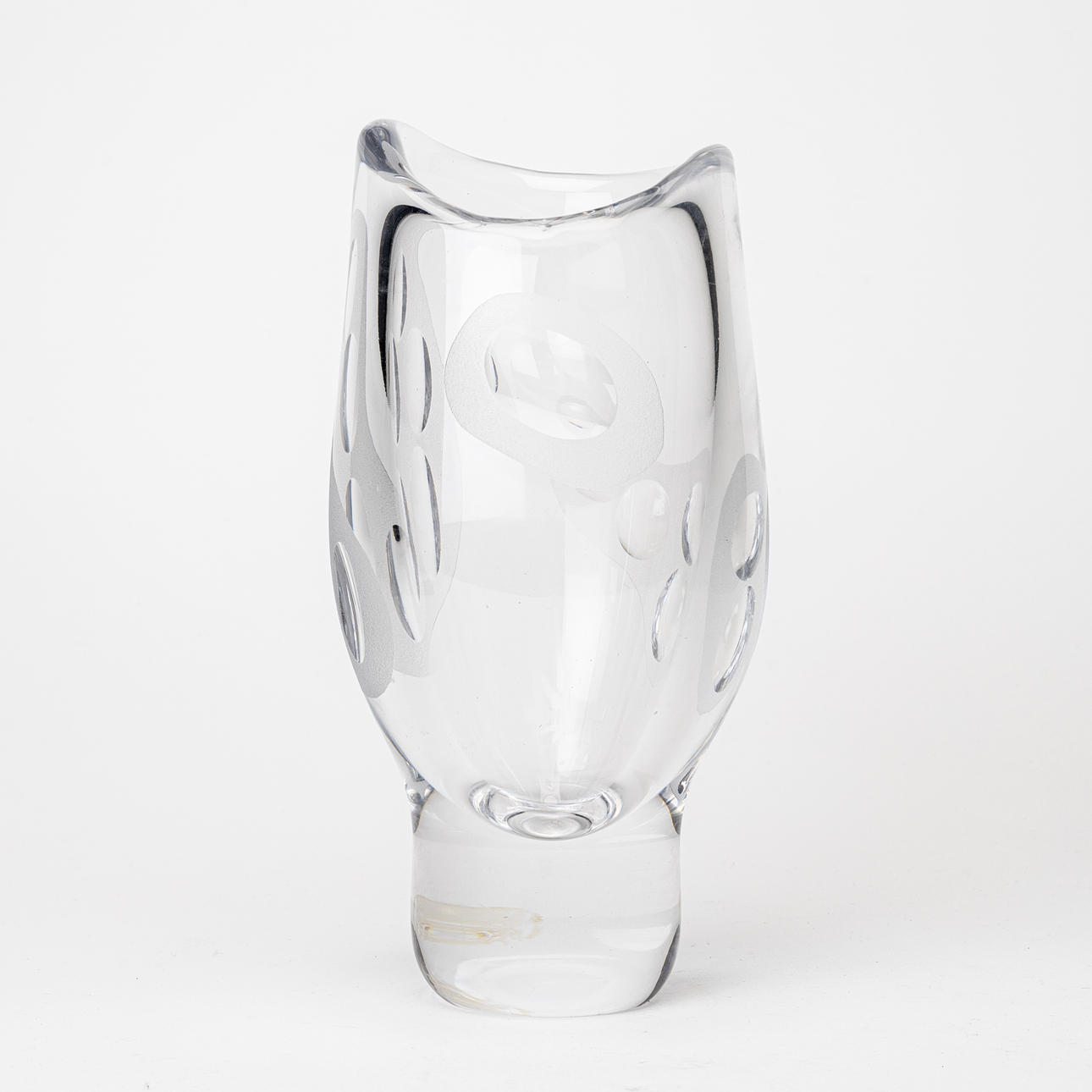 VICKE LINDSTRAND. A unique glass vase, signed and dated, Kosta, 1933 ...