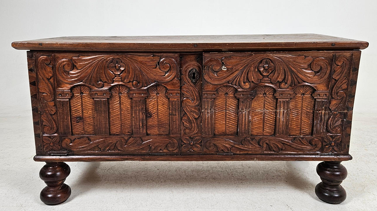 ARKKU/KAAPPI, barokki, 1800-tal. Huonekalut - Kaapit ja hyllyt - Auctionet