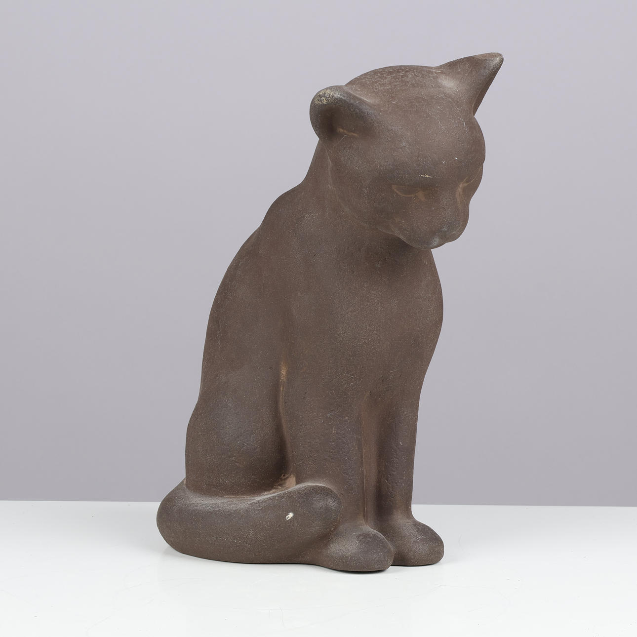 JOHANNES HANSEN. Figur av sittande katt gjord av stengods. nummer 1112 ...
