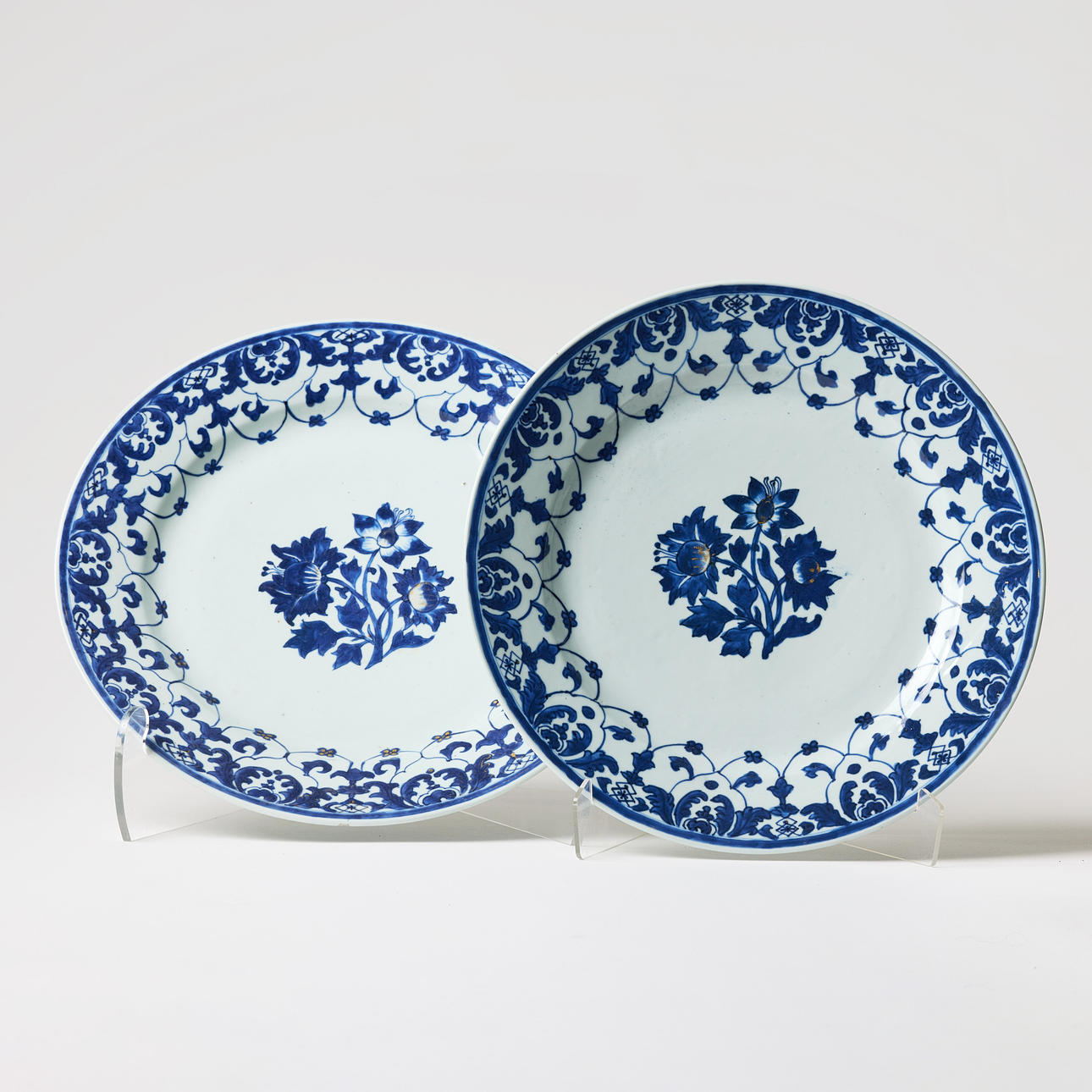DISHES, 2 pcs., porcelain, China, early Qianlong (1736-1795), circular ...