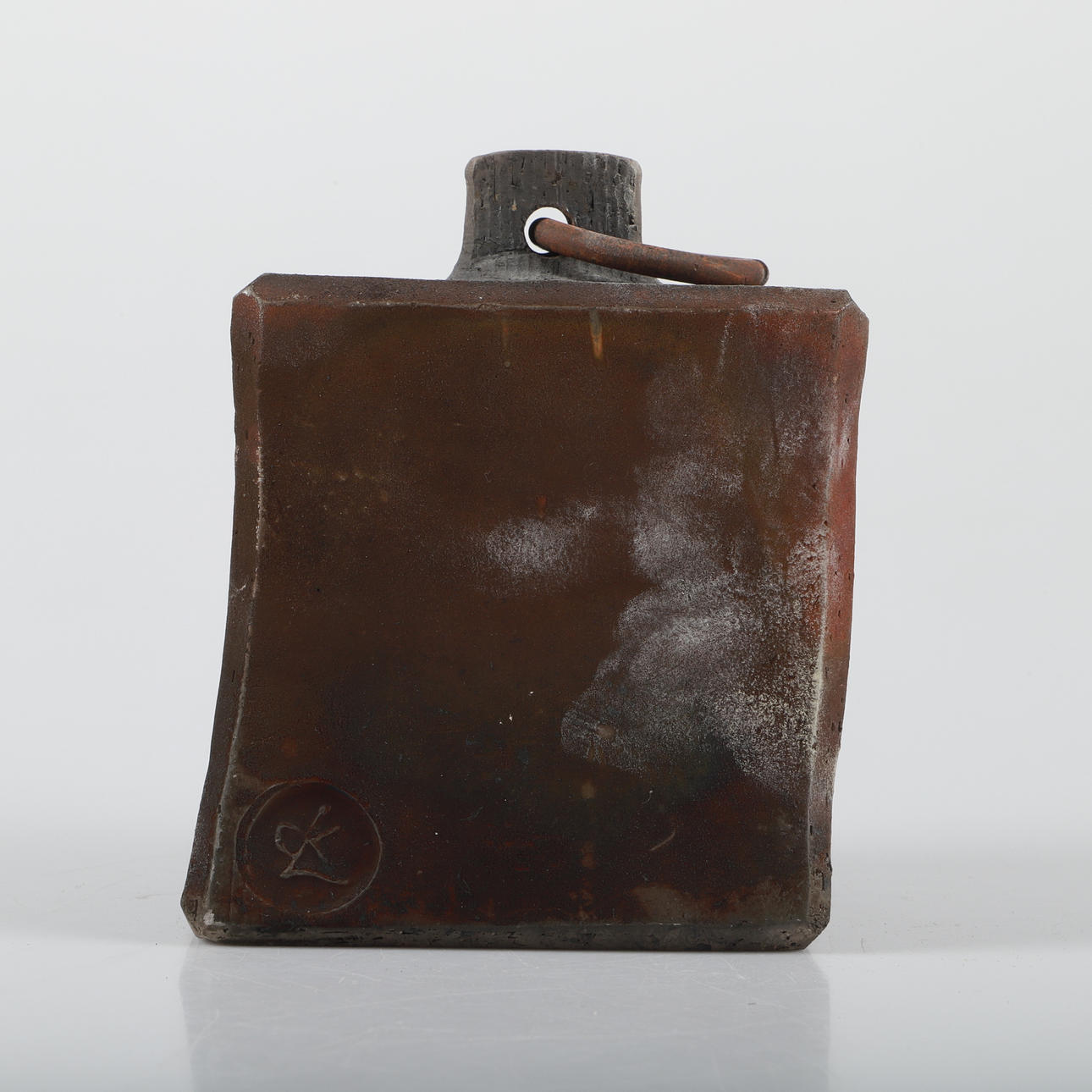 DAN LEONETTE (1941). Jar with lid, raku burnt ceramic, Gotland, signed ...