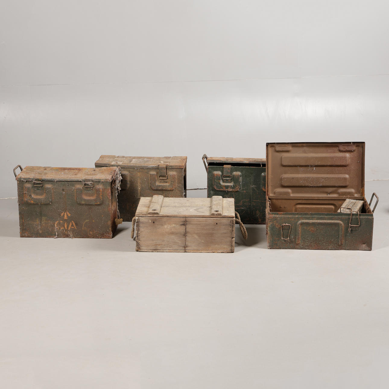 A GRENADE BOX TOGETHER WITH FOUR AMMUNITION BOXES (5). Weapons ...