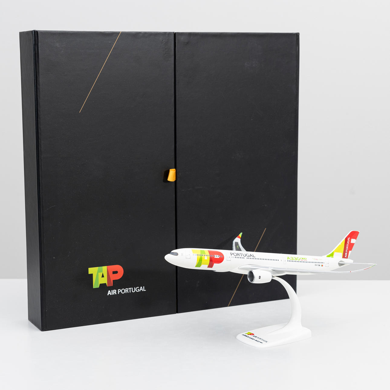 MODEL AIRCRAFT, in packaging, "Air Portugal, Airbus A330", "Tap Awards ...