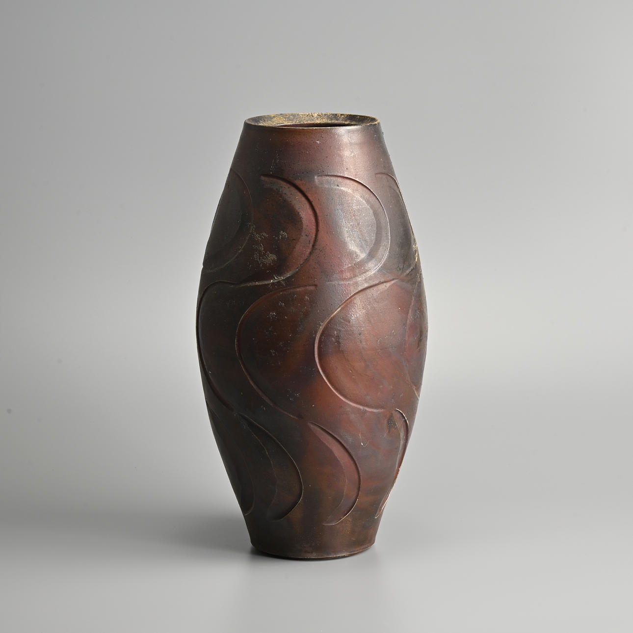 A CONTEMPORARY JAPANESE STUDIO POTTERY OVIFORM VASE, INCISED SIGNATURE ...