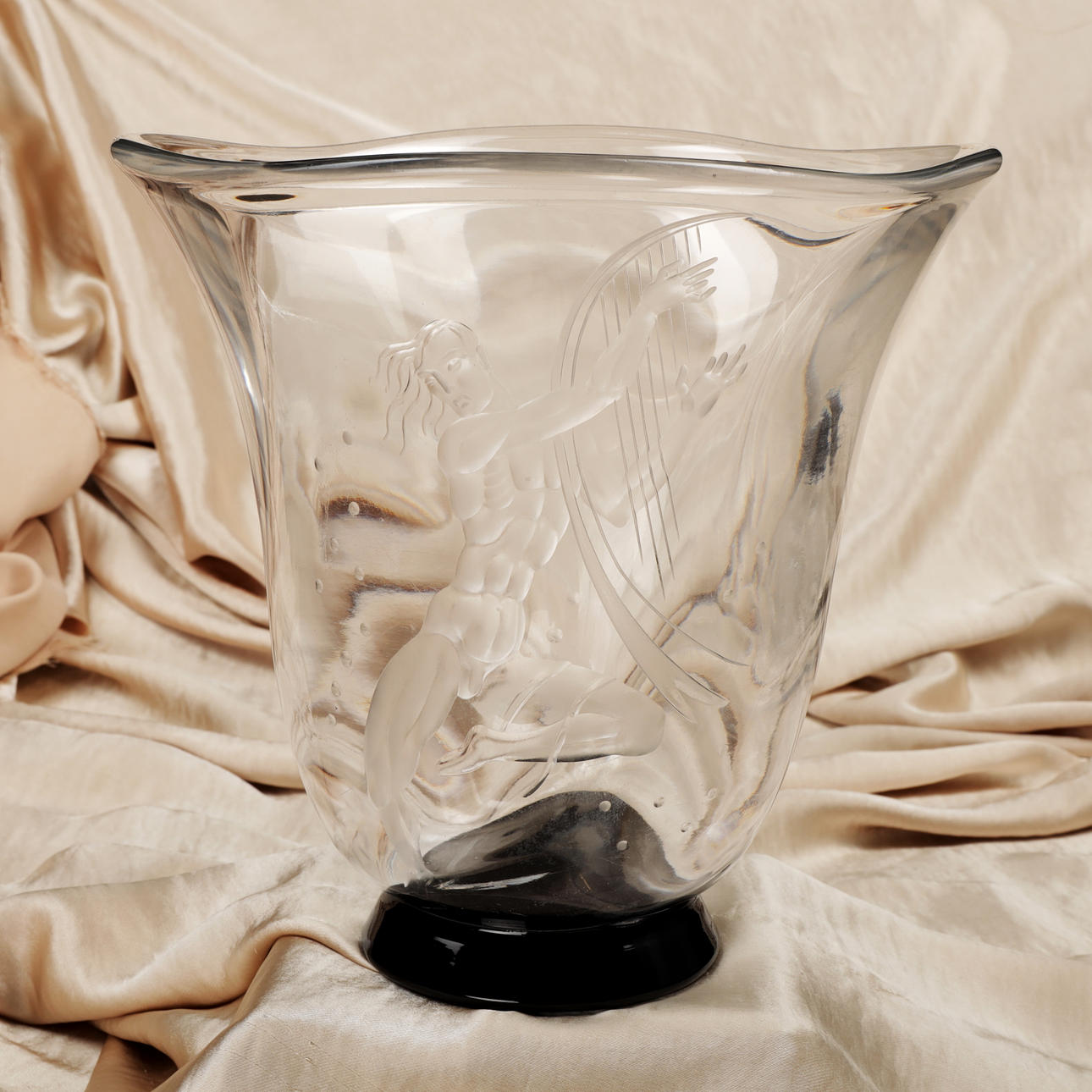 VICKE LINDSTRAND. Vase, glass, cut decoration of figure with harp ...