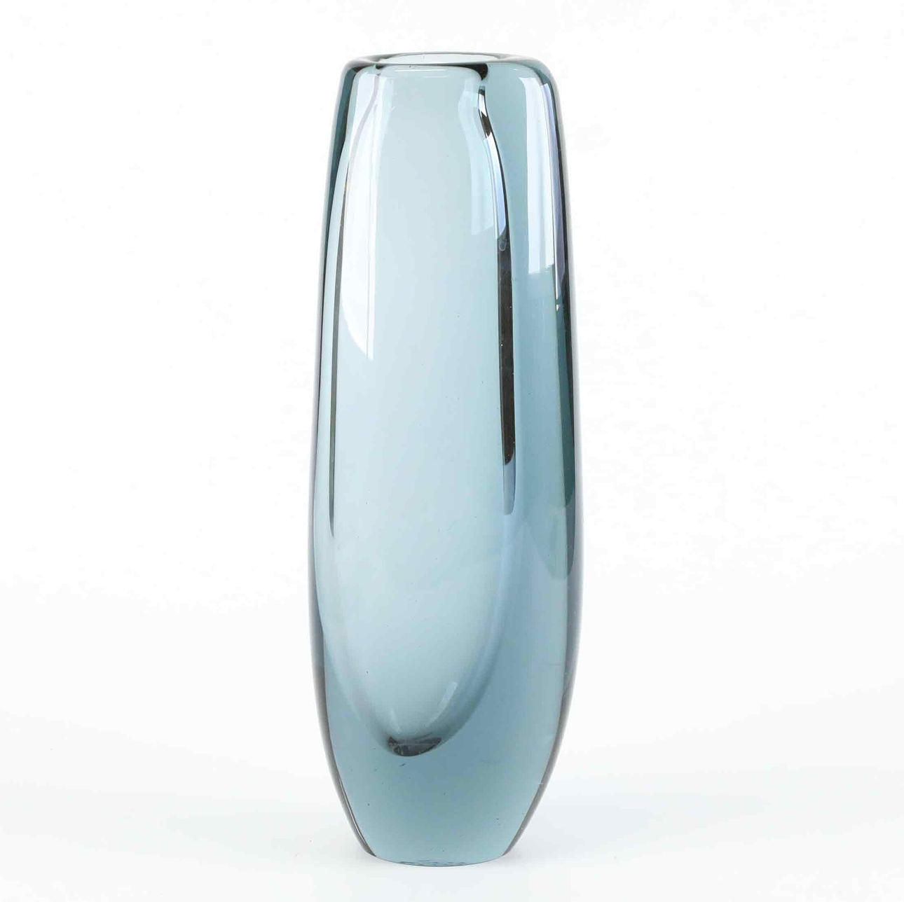 VICKE LINDSTRAND. Vas, konstglas, signerad och numrerad, Kosta, 1950/60 ...