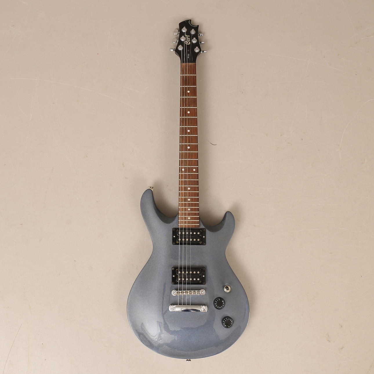 ELGITARR, Cort M200. Samlarföremål - Musikinstrument - Auctionet