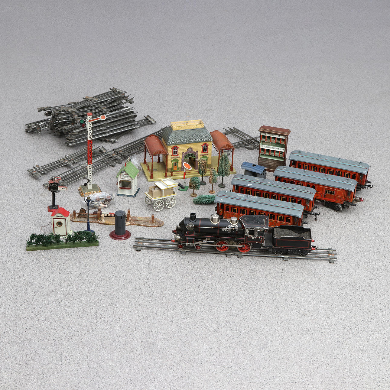 MODEL RAILWAY. Sheet metal etc. Locomotive marked BW Bavaria underneath ...