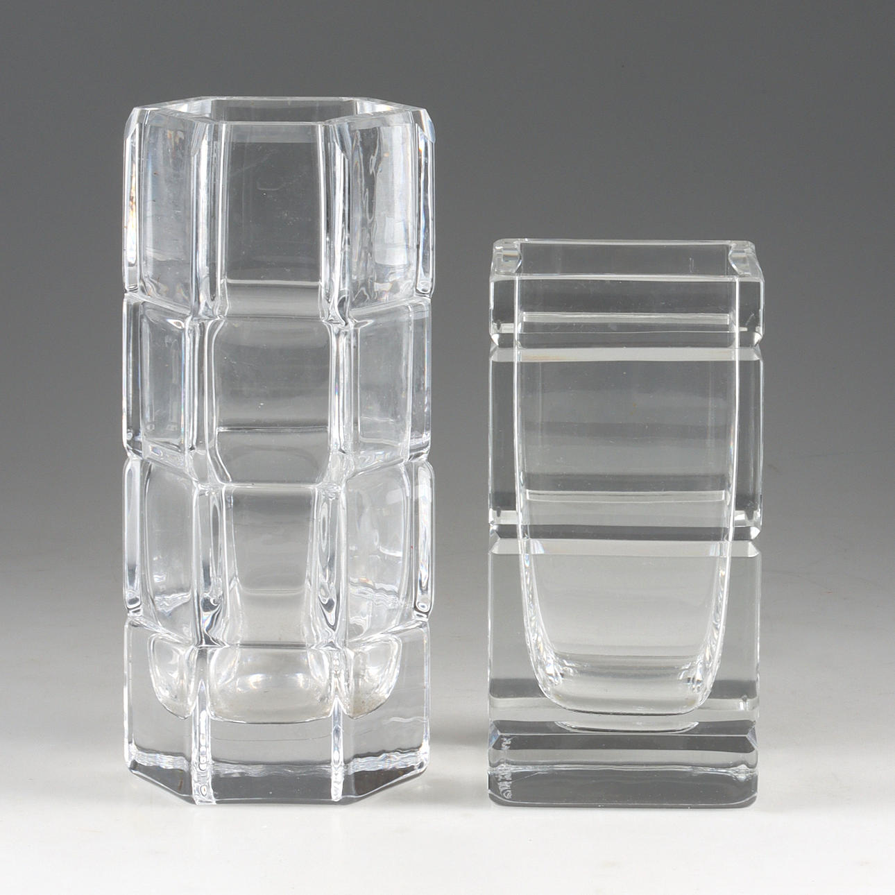 A set of 2 glass vases, signed Gun Lindblad, Kosta. Royal Crown. 20th ...
