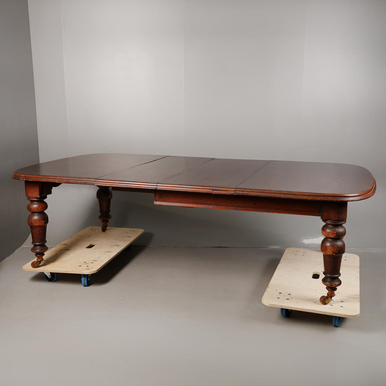 A VICTORIAN MAHOGANY EXTENDING DINING TABLE WITH JOSEPH FITTER PATENTED ...