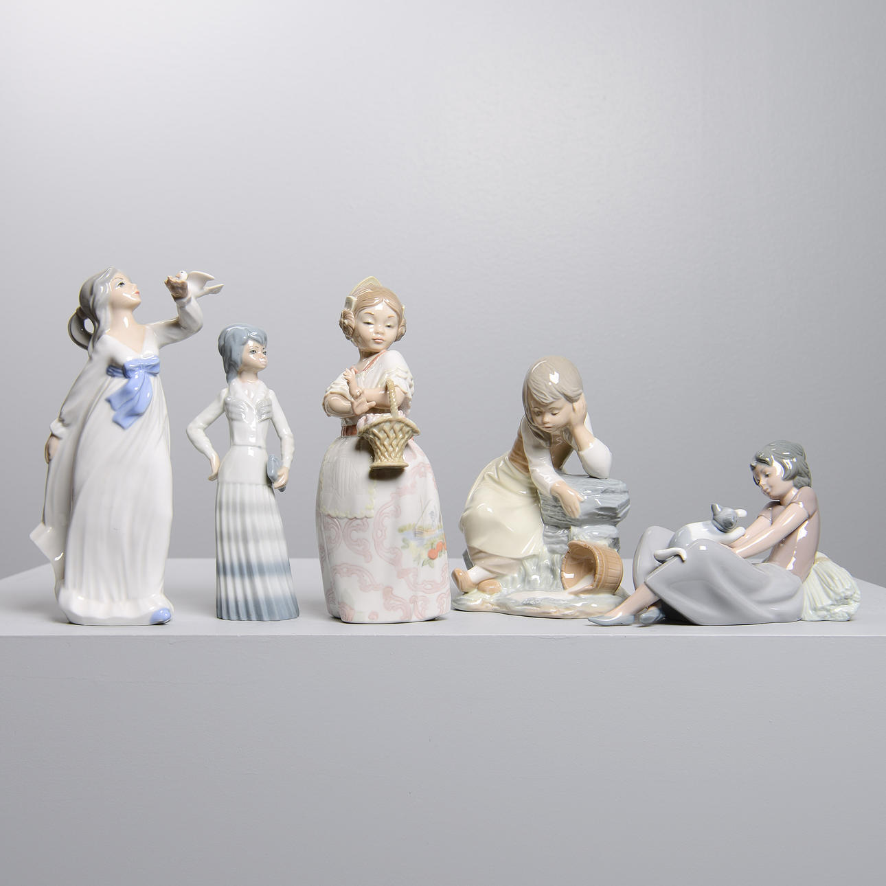 A set of 5 Llardo figurines, Spain, second part of the 20th century ...