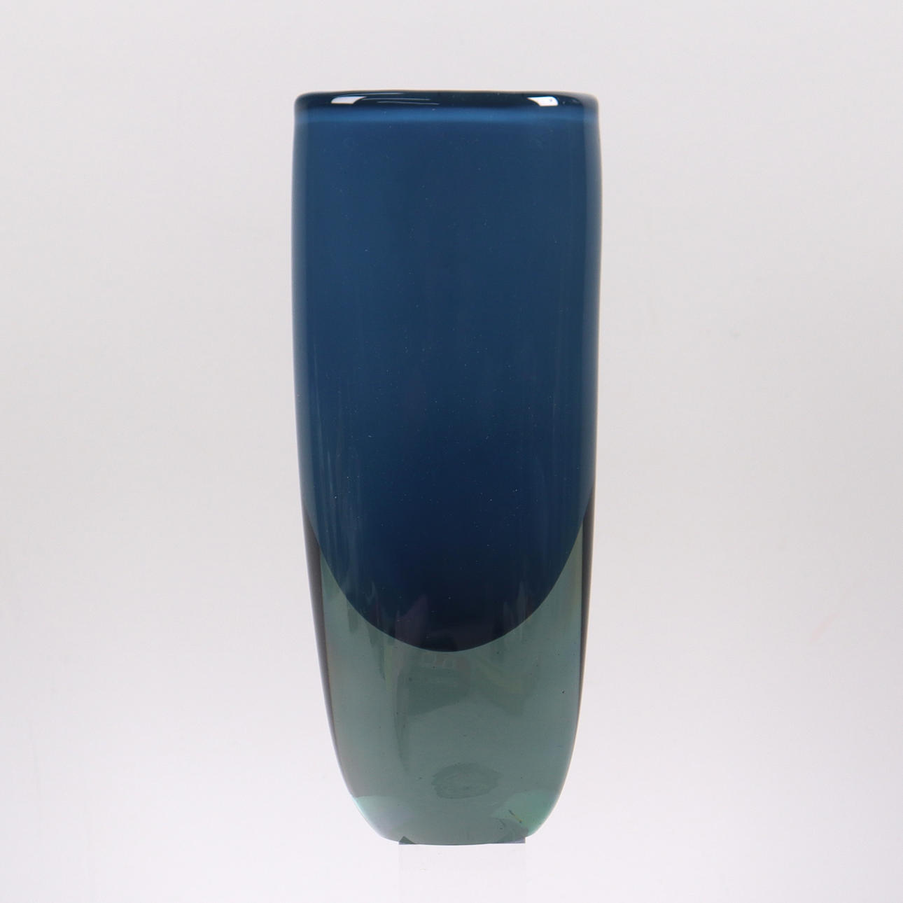 VICKE LINDSTRAND. Kosta, vas i glas, 1950-tal. Glas - Bruksglas - Auctionet