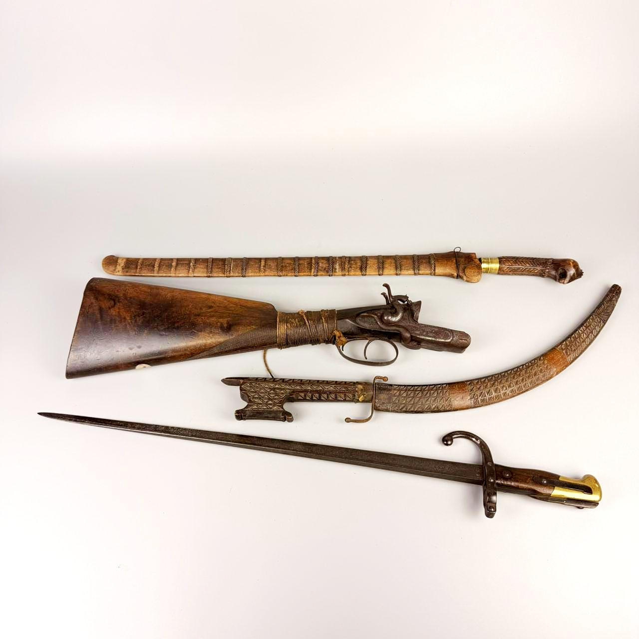 TWO SWORDS, BAYONET AND GUN STOCK. Weapons & Militaria - Other - Auctionet