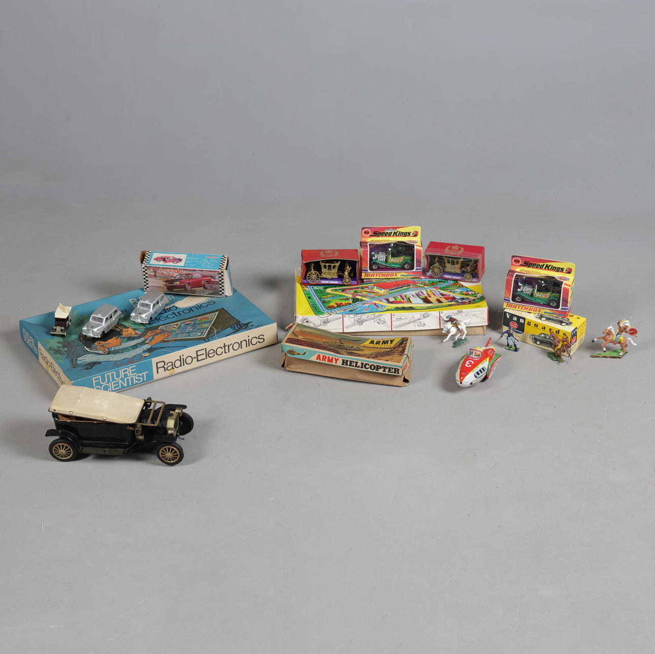 A COLLECTION OF TOYS TO INCLUDE A JAPANESE TIN PLATE MODEL, CARS, ETC ...