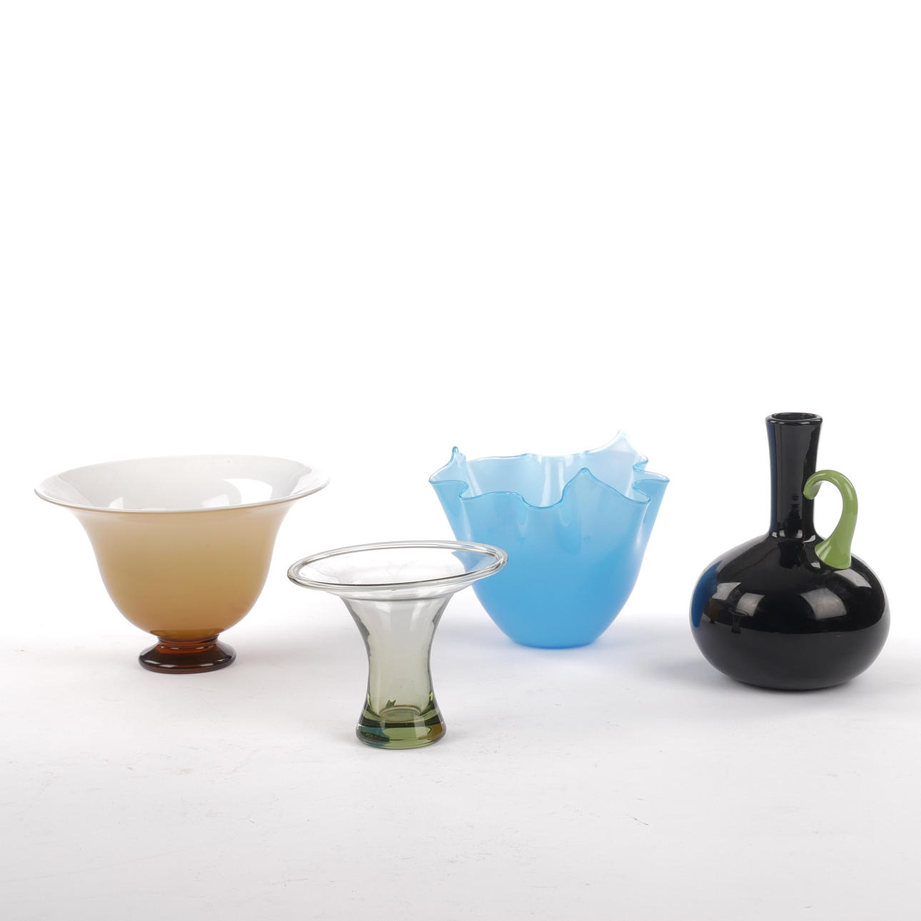 A vase and bowls, 4 pcs, glass, blue Vicke Lindstrand, Kosta. Glass ...