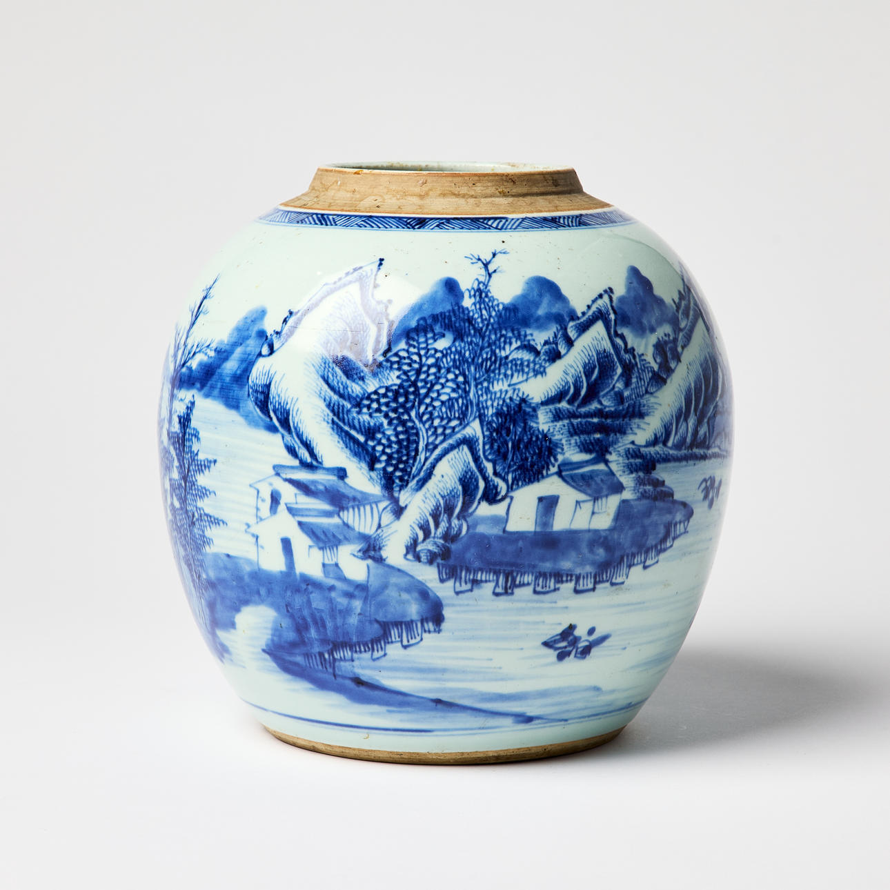 A Chinese Blue and White Jar. Asiatika - Keramik & Porslin - Auctionet