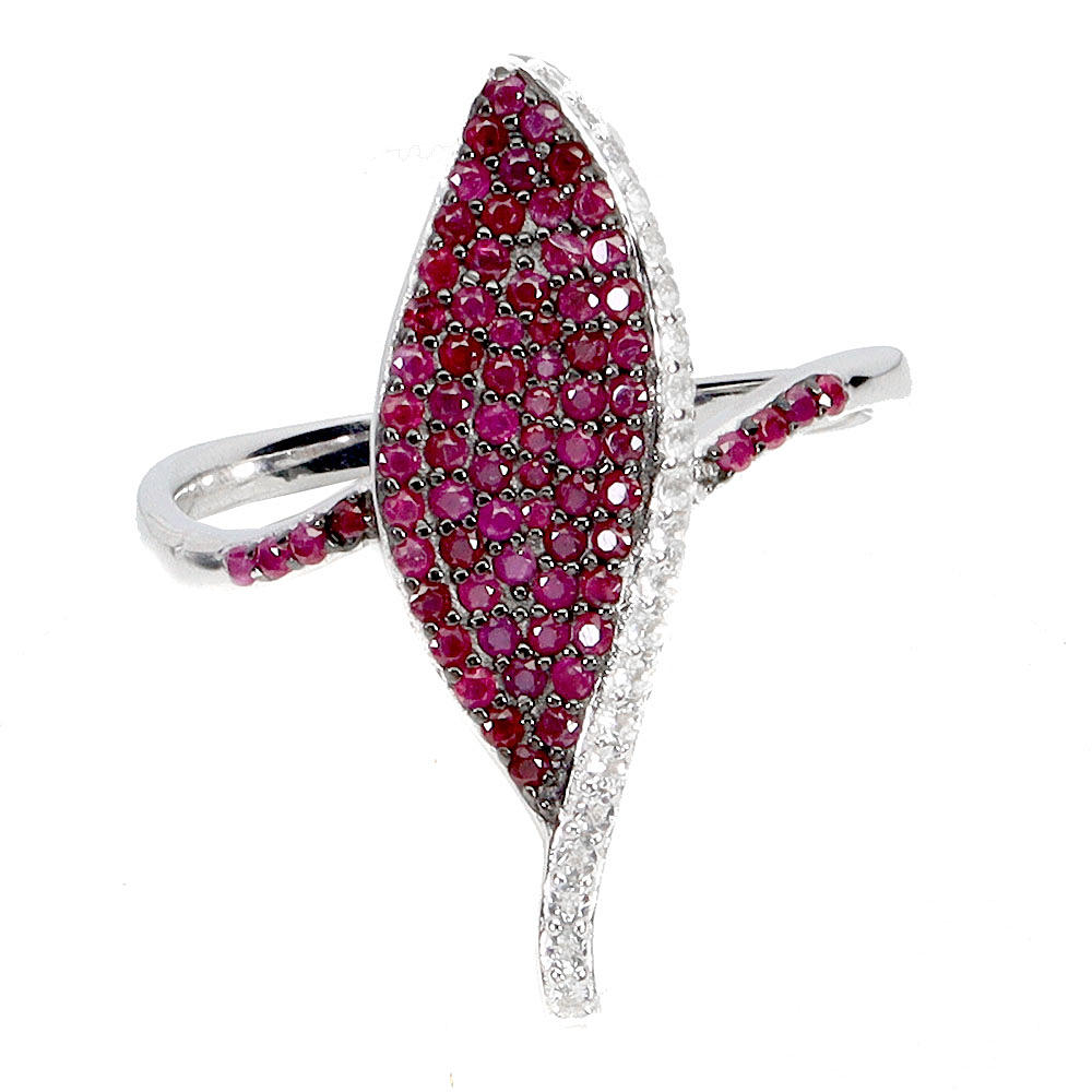 SILVER RUBY SET RING. Jewellery & Gemstones - Rings - Auctionet
