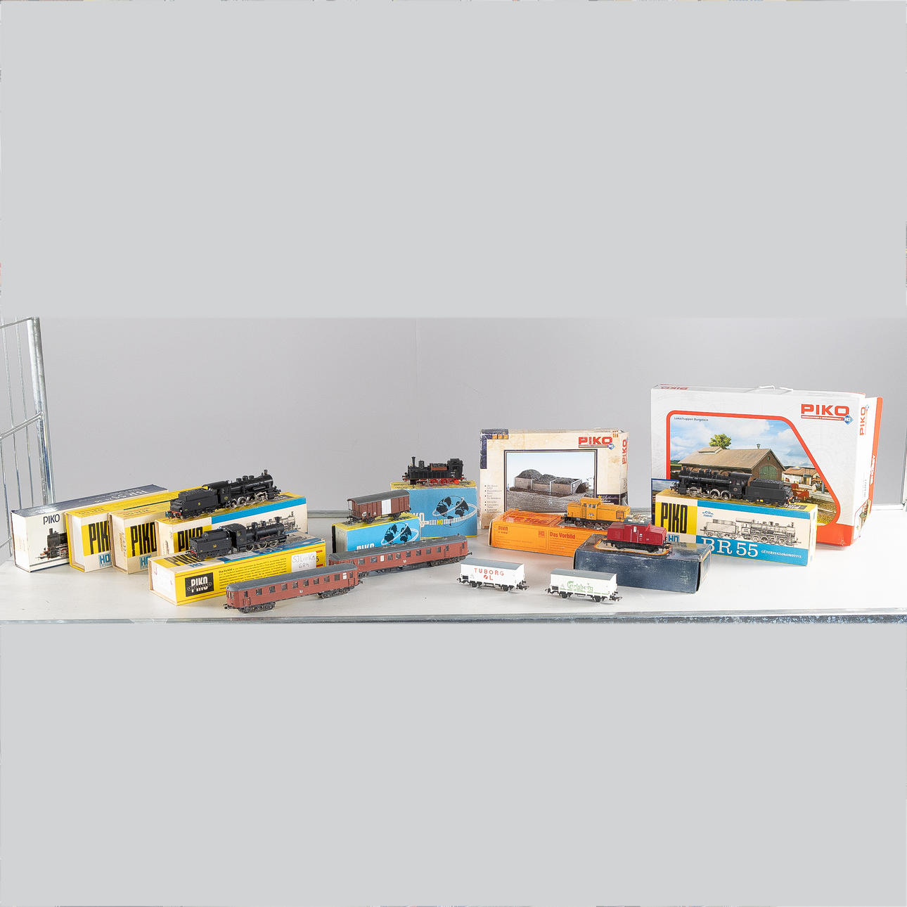 PIKO, model railway parts, 16 pcs, including 4 locomotives "1425" with ...