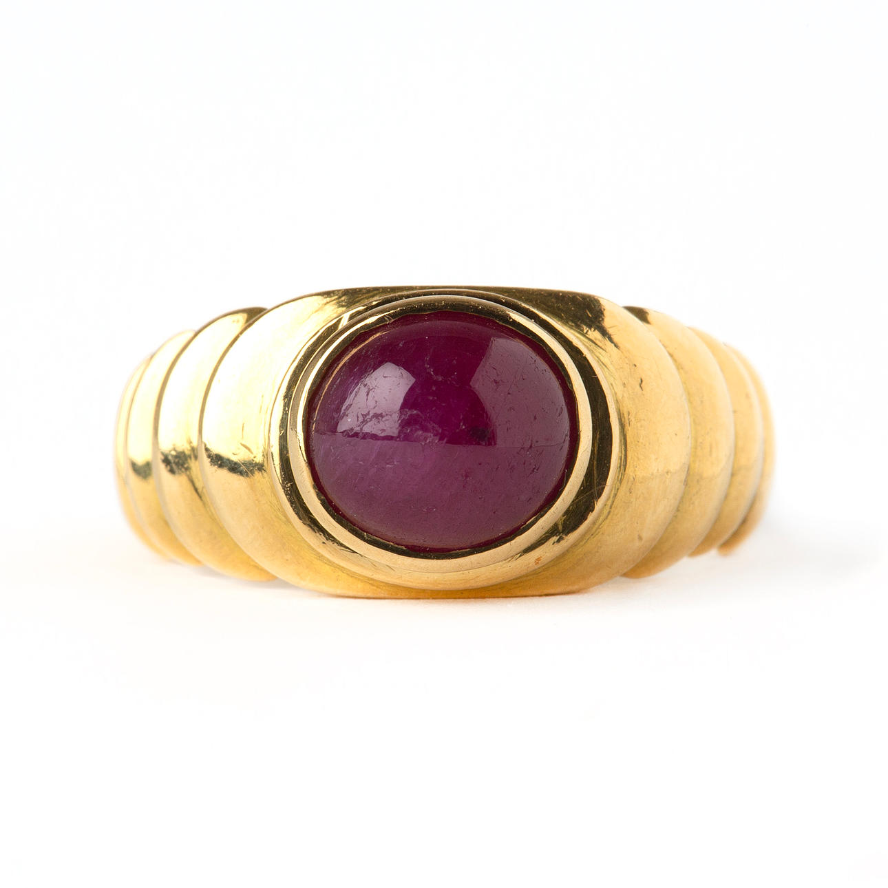 RING, 18K guld, cabochonslipad rubin. Smycken & Ädelstenar - Ringar ...