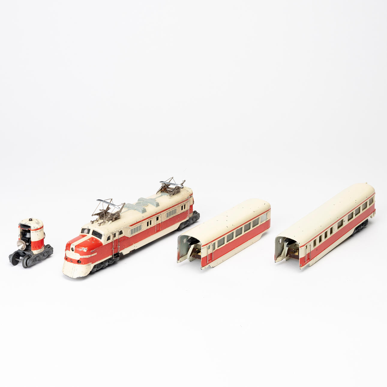 MÄRKLIN ST 800.5 elfenben / röd, 3-delad, platt kardan. Leksaker ...