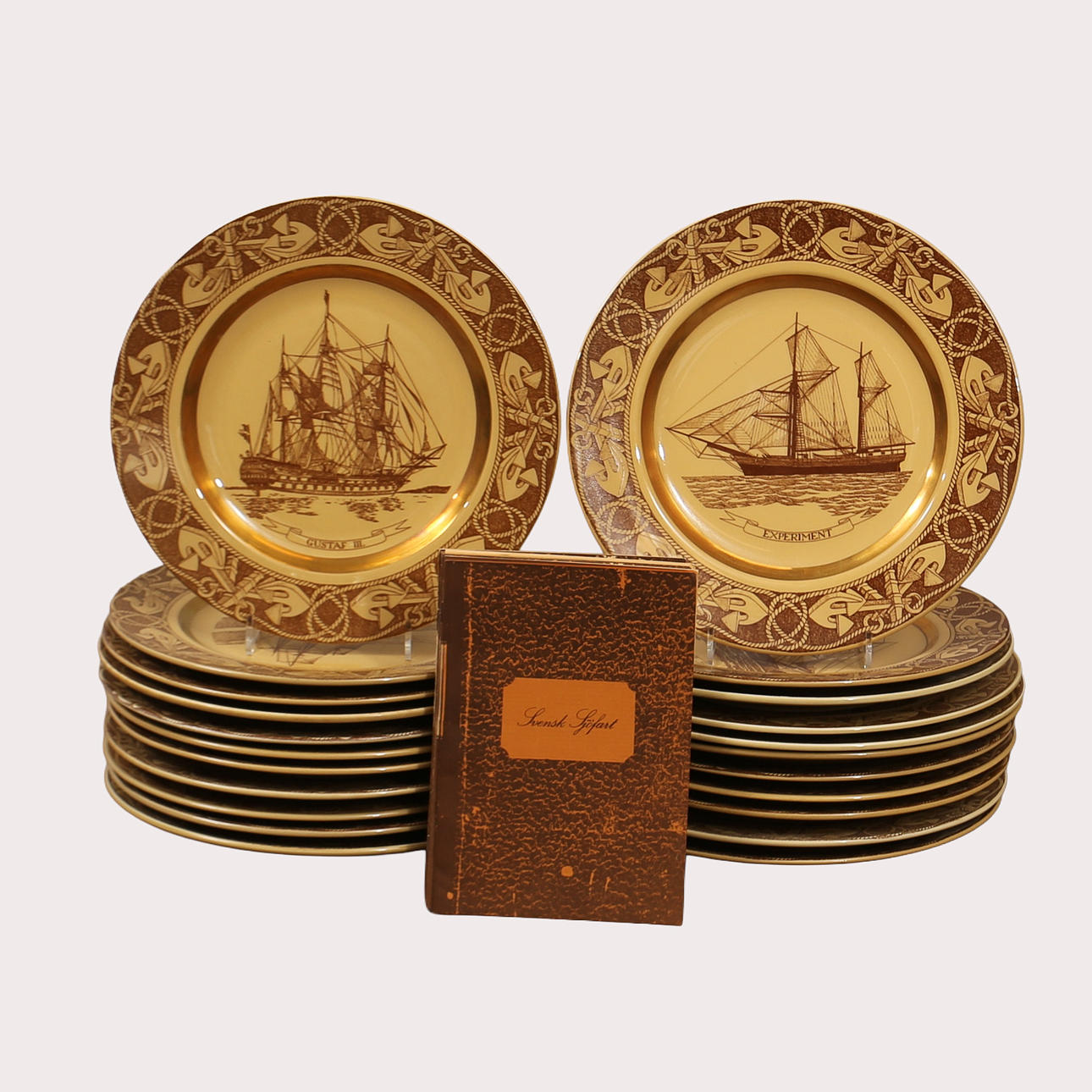 SHIP MOTIFS ON PLATES, 22 pcs., motifs of famous ships from Swedish ...
