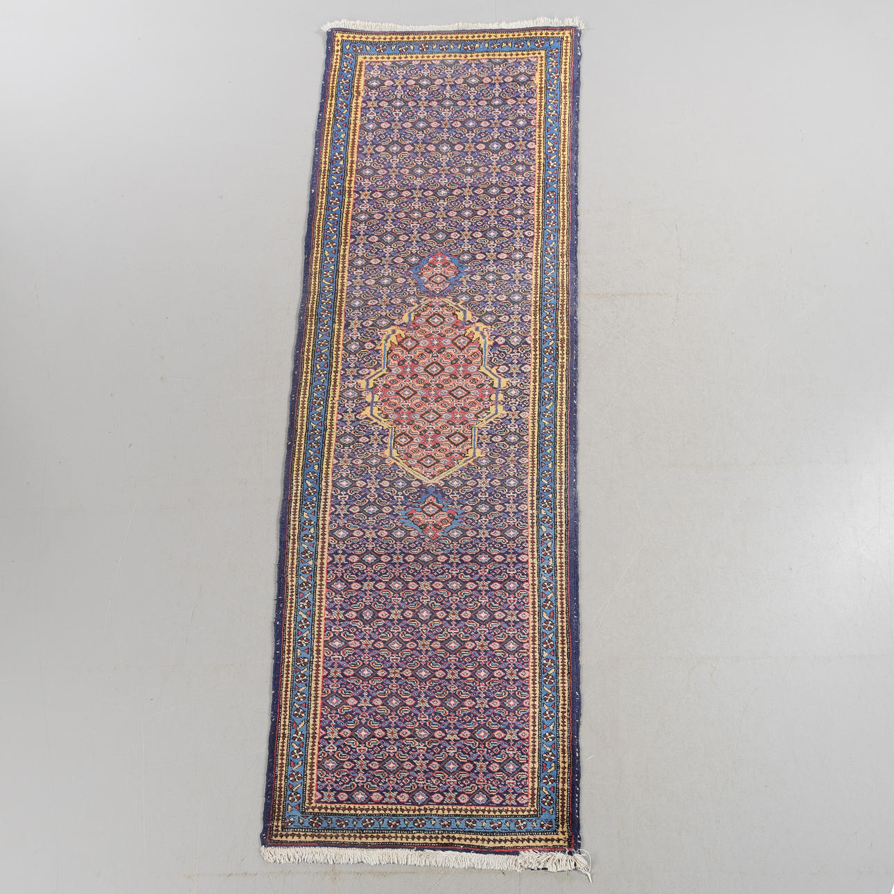 MATTA, persisk, gallerimodell, ca 287 x 80 cm. Mattor & Textil ...