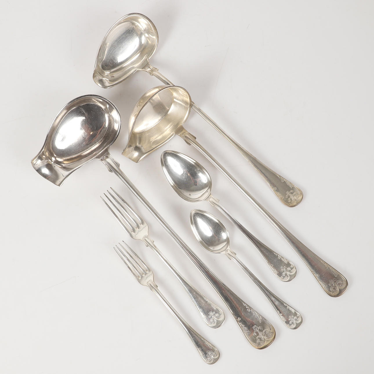 BESTICKDELAR, 64 stycke, "Gammal Fransk", nysilver, 1900-tal. Silver ...