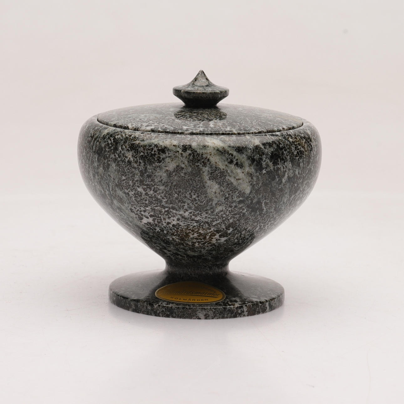 LIDDED BOWL, Kolmården marble, 20th century. Miscellaneous ...