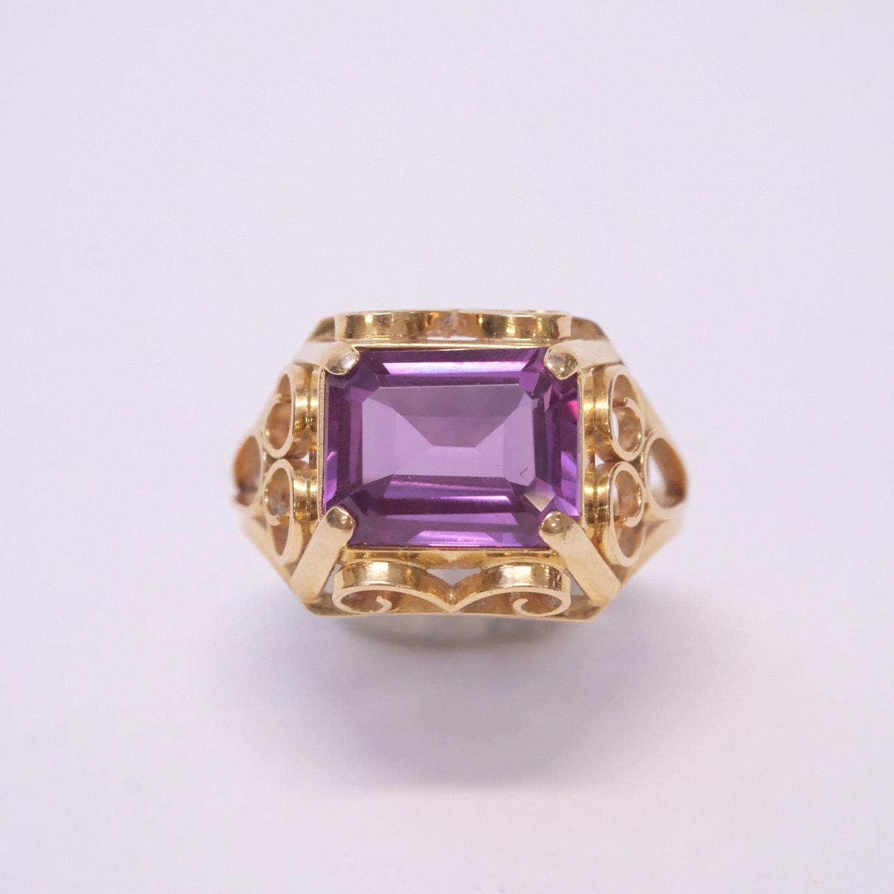 RING MED LILA TOPAS, 18K GULD. Smycken & Ädelstenar - Ringar - Auctionet