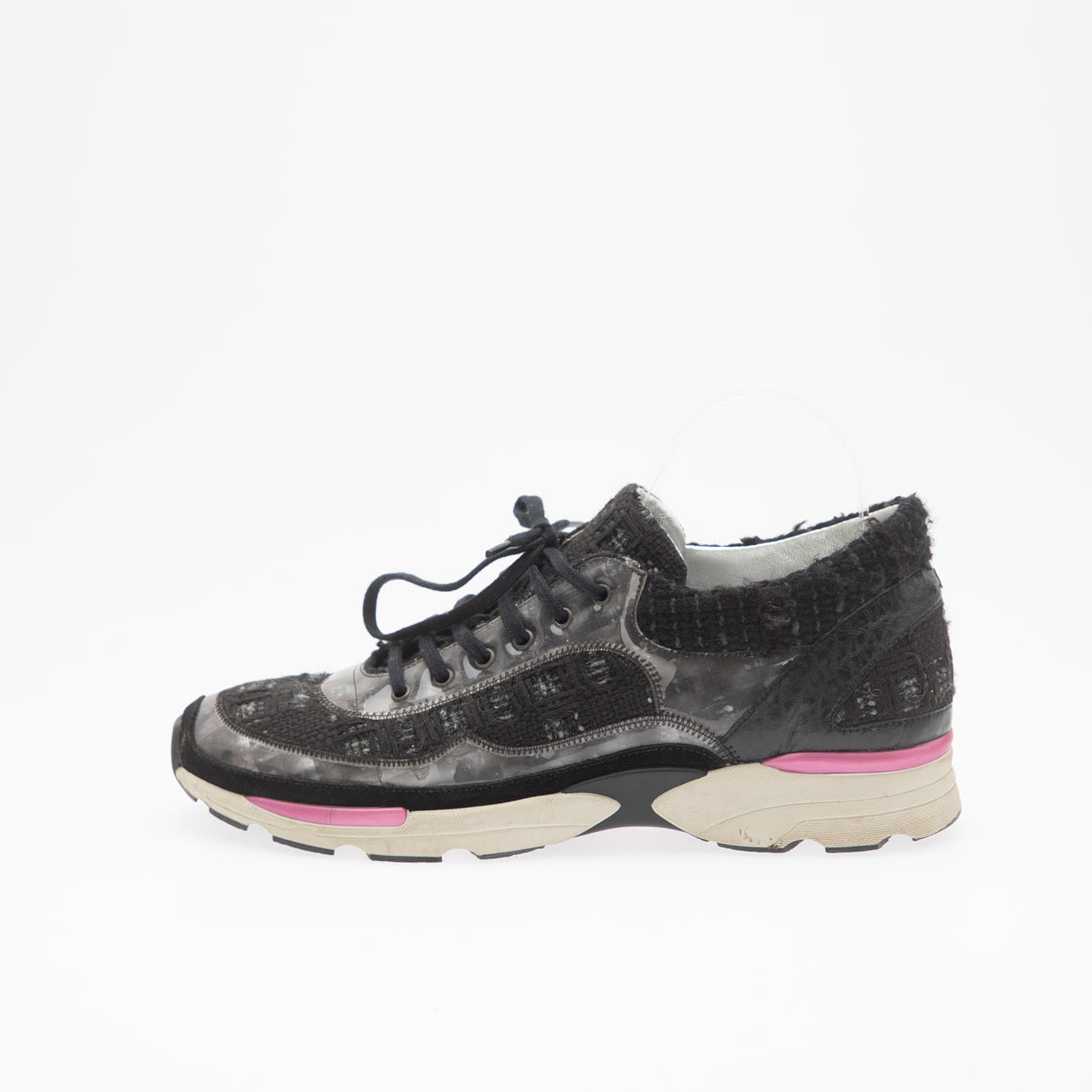 CHANEL. Tweed-sneakers, storlek 41. Vintagekläder & Accessoarer - Auctionet