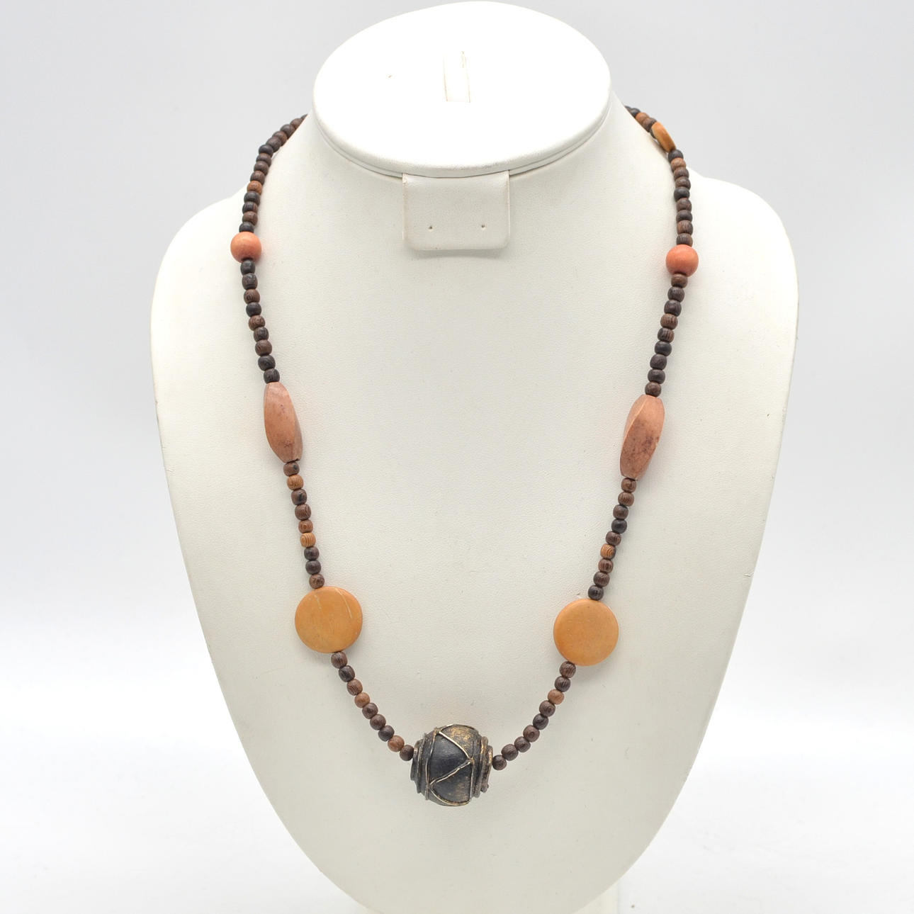 NECKLACE, WOOD, HANDMADE BEADS, SCREW CLASP, 20TH CENTURY. Jewellery ...