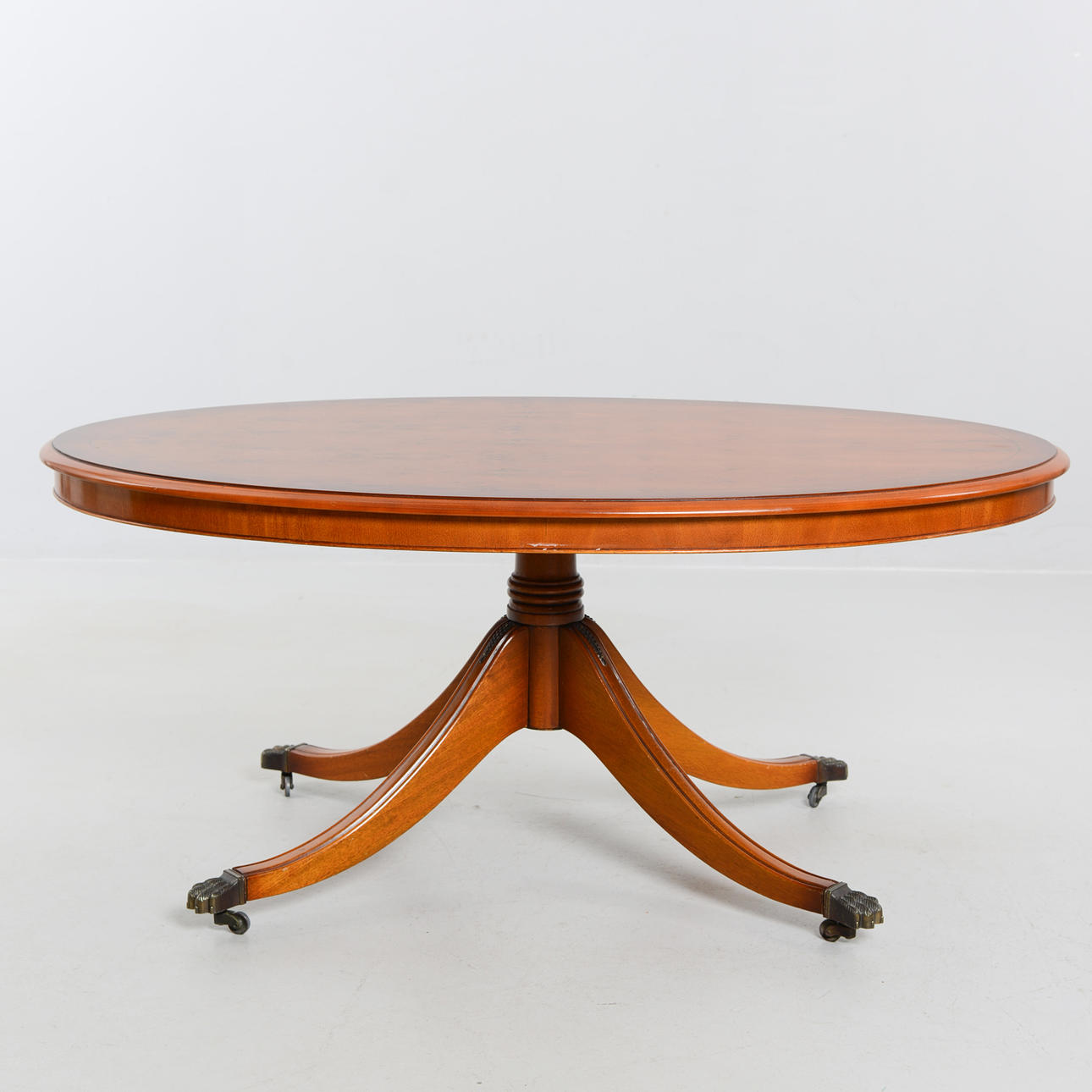 MESA DE CENTRO, estilo inglés, segunda mitad del siglo XX. Muebles ...