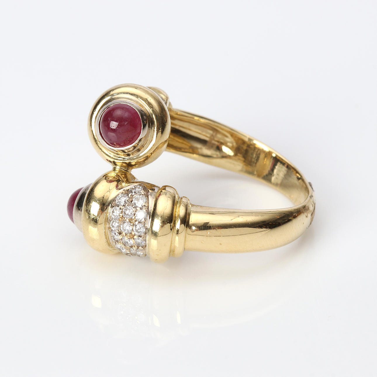 CHIMENTO GULDRING 18K MED RUBINER & DIAMANTER, totalvikt ca 11,0 gram ...