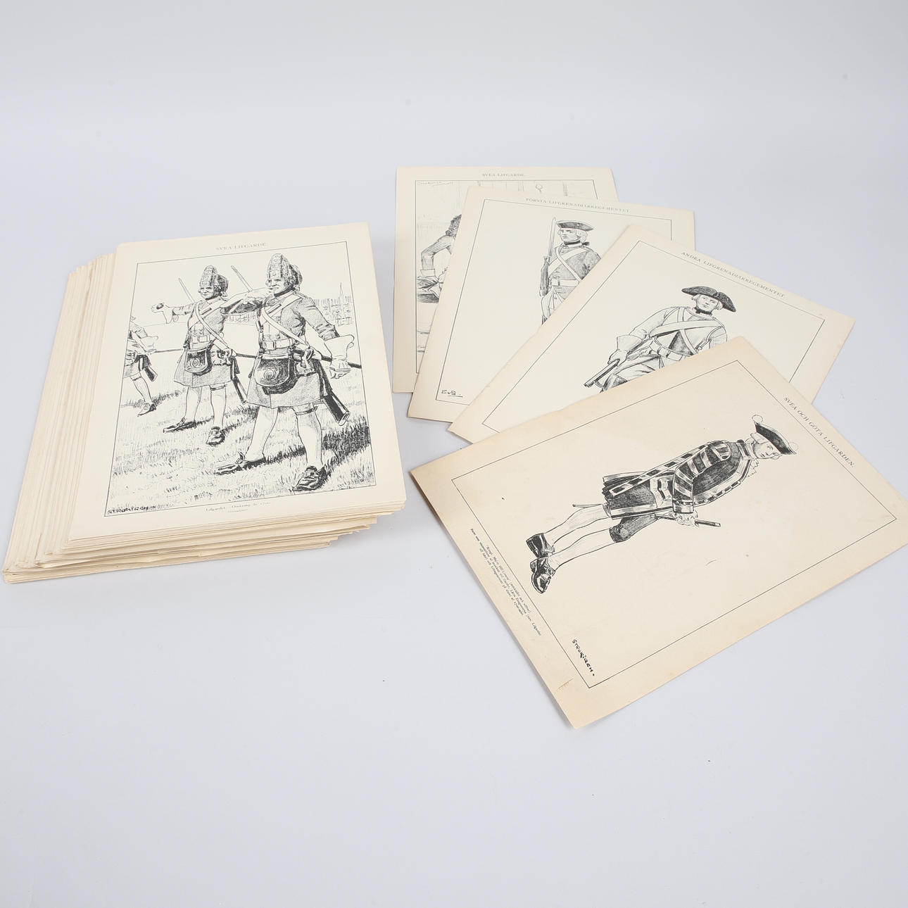 PLANSCHER, 157 st, Samling Svenska arméns munderingar 1680-1950, Einar ...