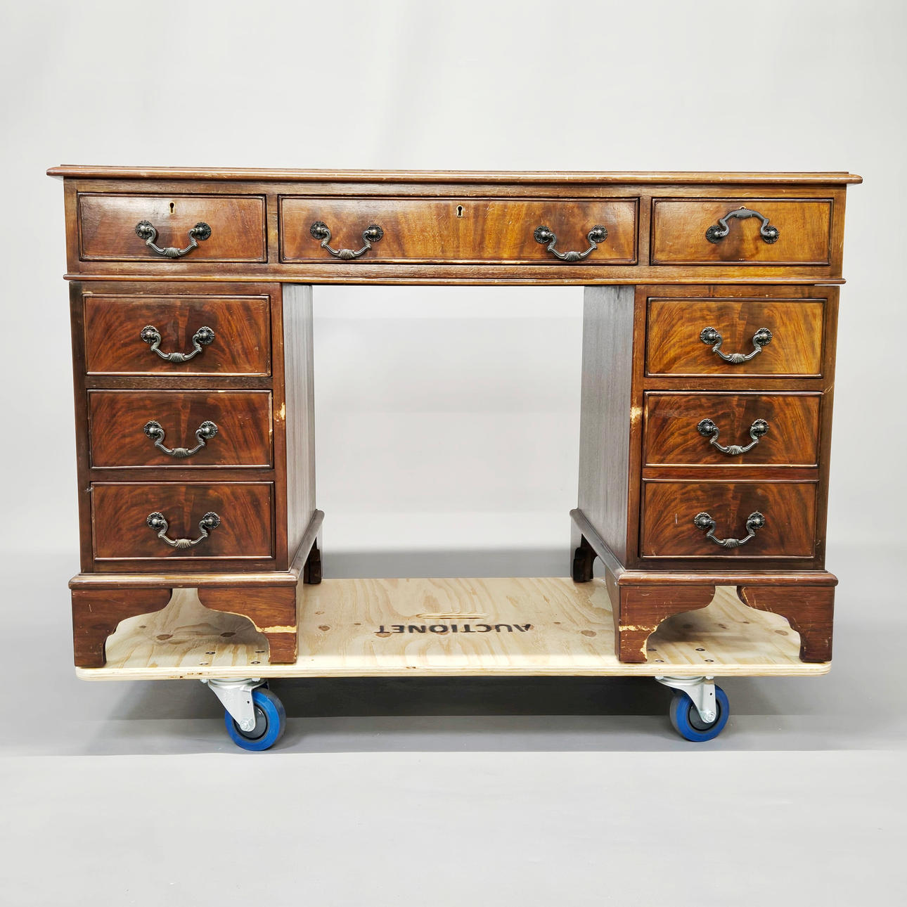 MAHOGANY KNEEHOLE DESK. Furniture - Desks - Auctionet