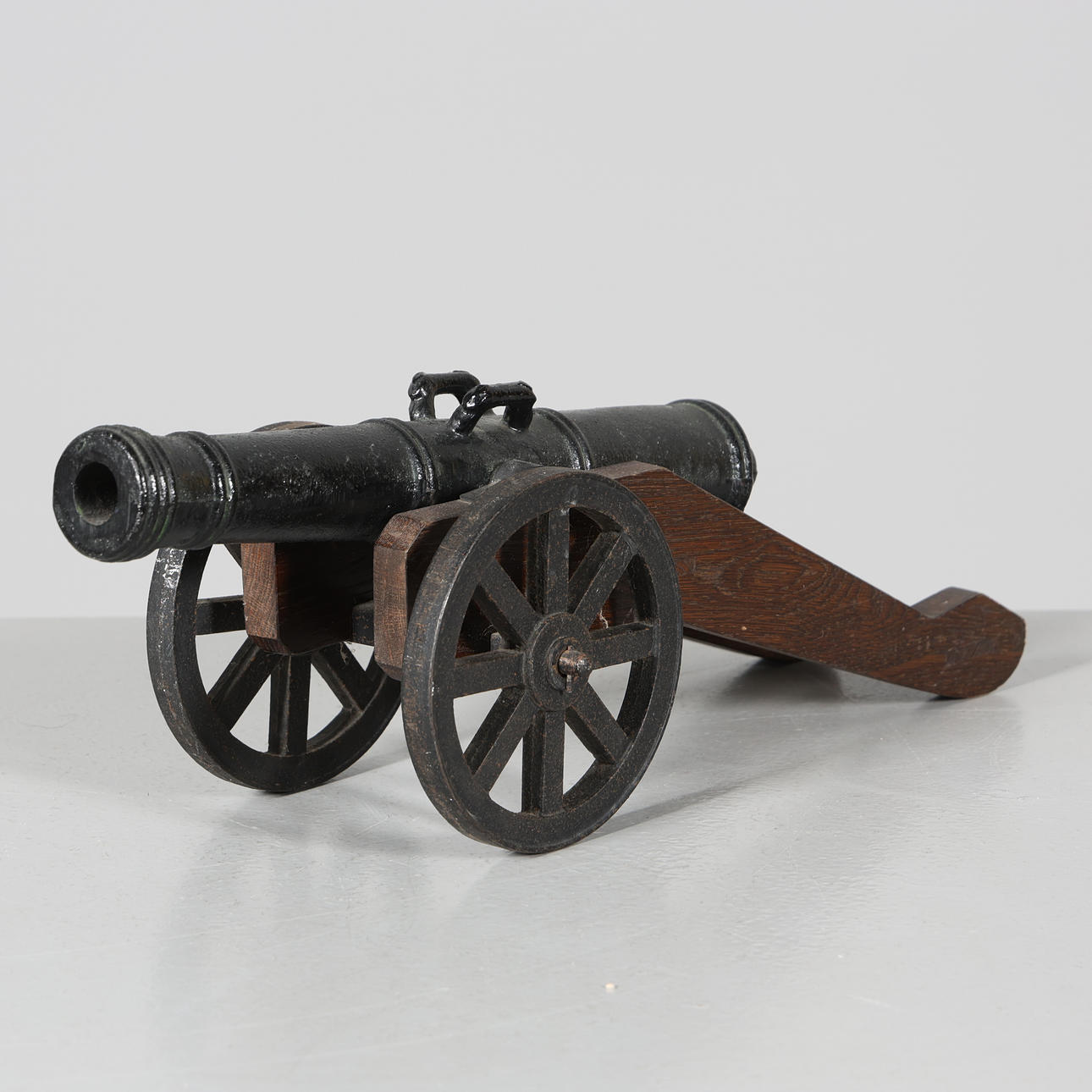 TABLE CANNON, metal and wood, 20th century. Weapons & Militaria - Other ...