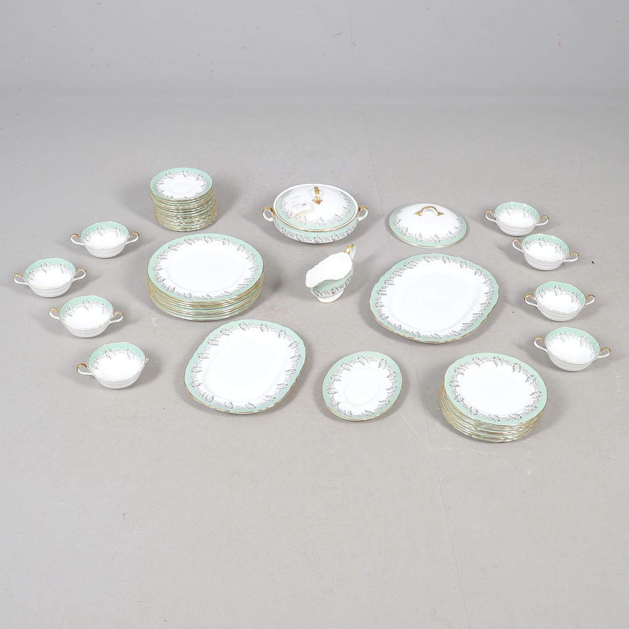 AN AYNSLEY BONE CHINA OAK LEAF PATTERN DINNER SERVICE. Ceramics ...