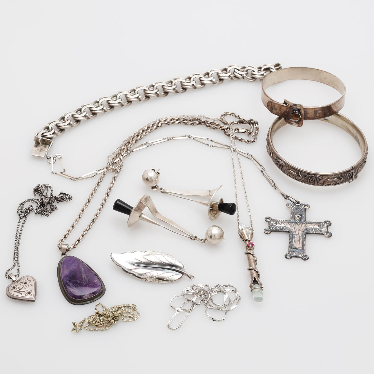 JEWELLERY, mostly silver. Jewellery & Gemstones - Jewellery - Auctionet