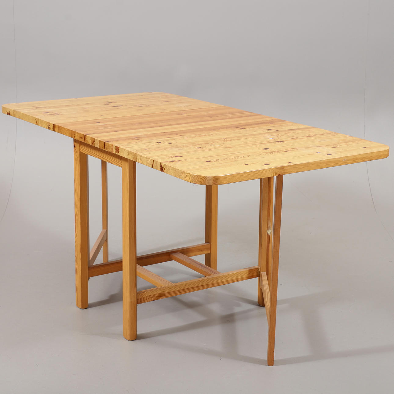 SLAGBORD, furu, 1970-tal. Möbler - Bord - Auctionet