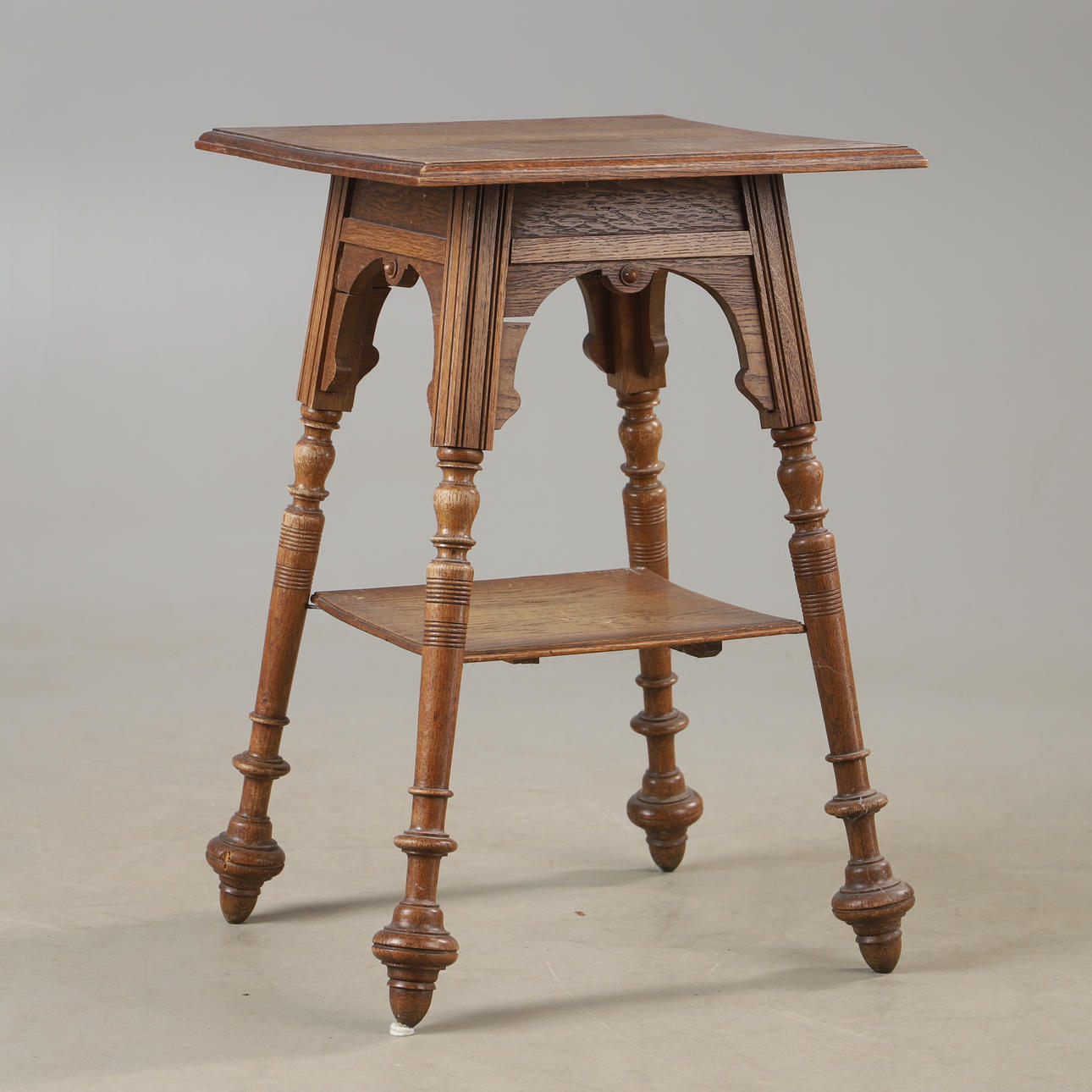 BORD, ek, 1900-talets första hälft. Möbler - Bord - Auctionet