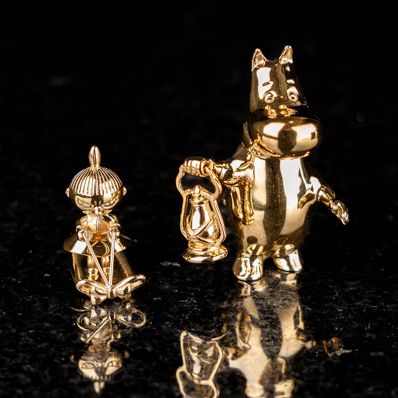 MUMIN x SKULTUNA, "Lilla My på Släde" & "Lyktbärande Mumin ...