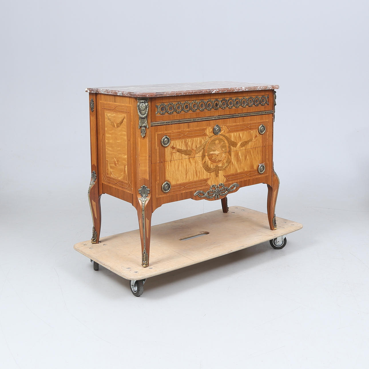 BYRÅ, gustaviansk stil, 1900-tal, Haupt-stil, fanerad i mahogny med ...